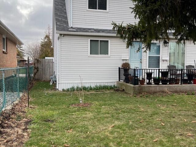 2 BR, 1 BA Apartment 2056 Balfour Boulevard, Windsor, ON N8T 2S7