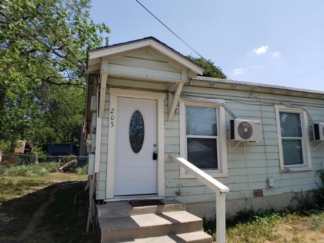 2 BR, 1 BA Apartment 205 West Lambert St, San Antonio, TX 78204