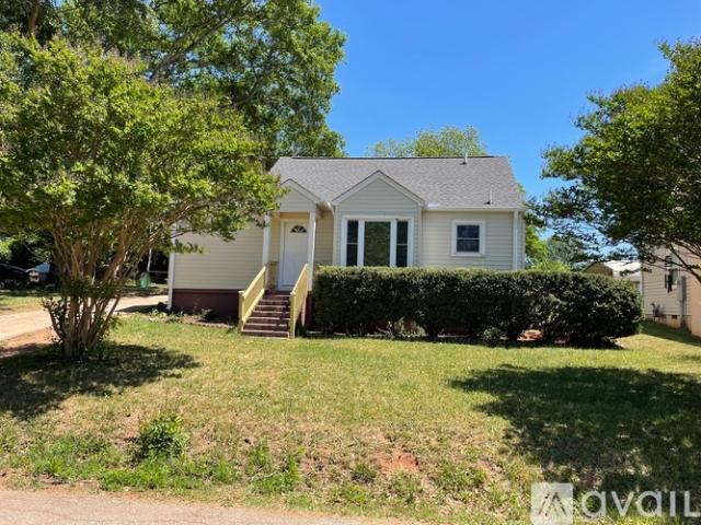 2 BR, 1 BA Apartment 205 North Beacon Street, Greenville, SC 29609