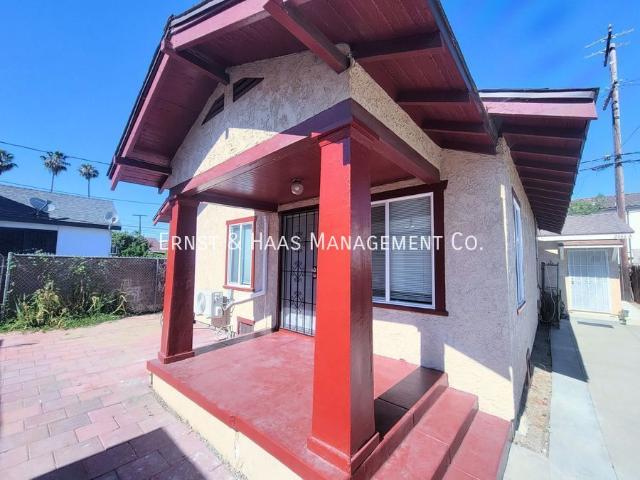 2 BR, 1 BA Apartment 2068 Linden Ave Long Beach, CA 90806