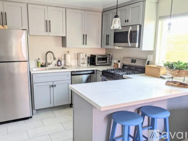 2 BR, 1 BA Apartment 2076 Newton Ave, Unit B, San Diego, CA 92113