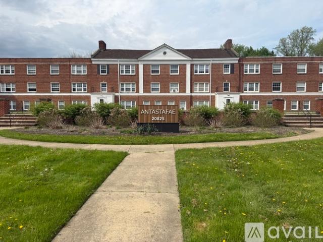 2 BR, 1 BA Apartment 20865 Chagrin Blvd, Unit 5, Shaker Heights, OH 44122