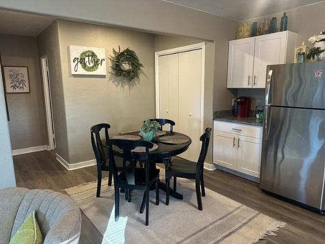 2 BR, 1 BA Apartment 208 University Blvd SE, Albuquerque, NM 87106