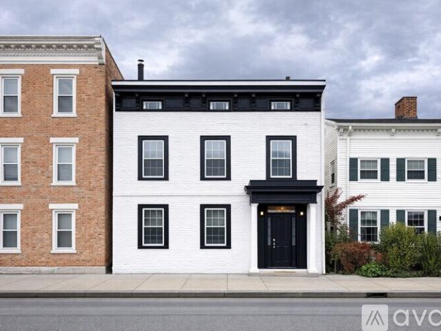 2 BR, 1 BA Apartment 208 Warren Street, Unit 3, Hudson, NY 12534