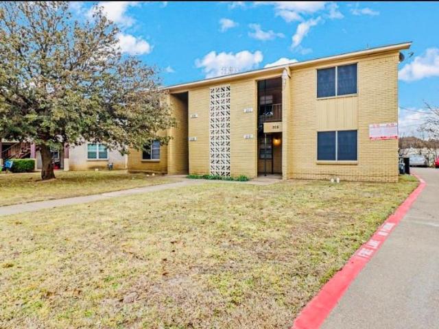 2 BR, 1 BA Apartment 208 Alpine Ct, Irving, TX 75060