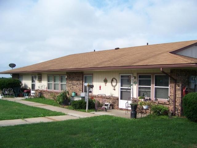 2 BR, 1 BA Apartment 208 East Maple Street, Elmwood, IL 61529