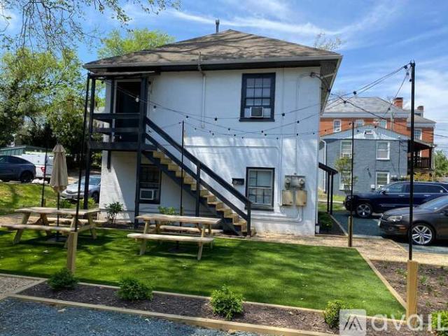 2 BR, 1 BA Apartment 209 Chancellor St, Unit B, Charlottesville, VA 22903