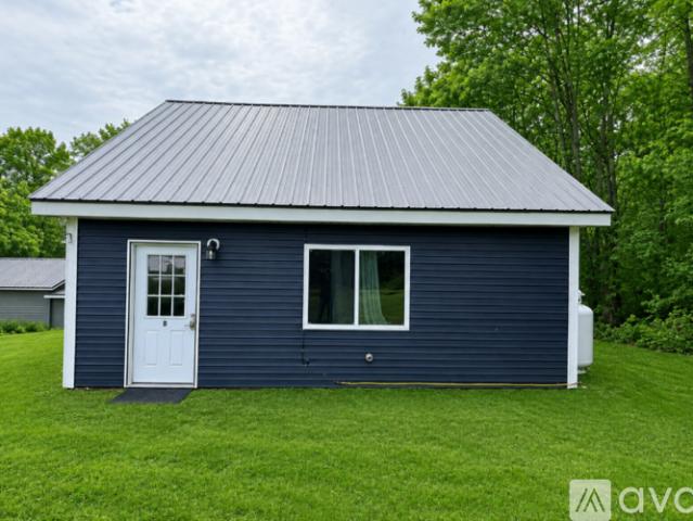 2 BR, 1 BA Apartment 20 Benjamin St, Unit B, Mars Hill, ME 04758