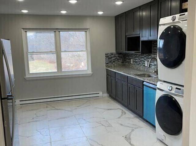 2 BR, 1 BA Apartment 20 Sutton Place, Groton, CT 06340