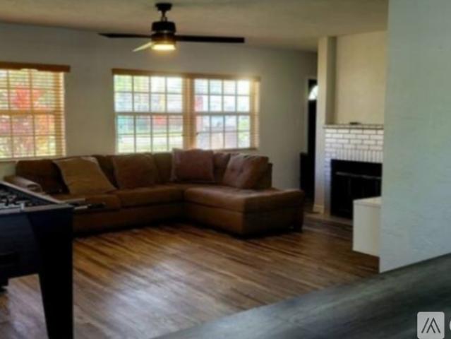 2 BR, 1 BA Apartment 213 SW 3rd Pl, Dania Beach, FL 33004