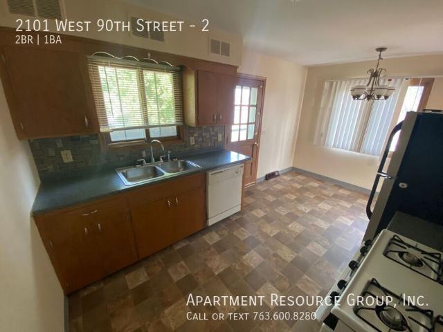 2 BR, 1 BA Apartment 2101 West 90th Street, Bloomington, MN 55431