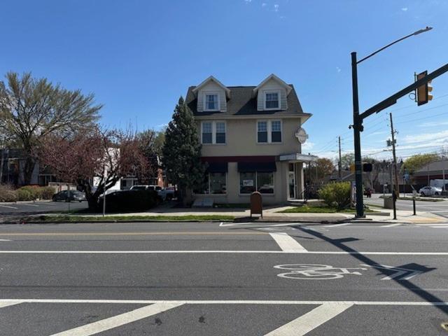 2 BR, 1 BA Apartment 2103 N 2nd St, Harrisburg, PA 17110
