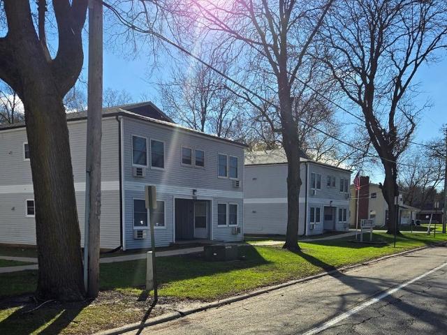 2 BR, 1 BA Apartment 2104 2142 Cummins, Dixon, IL 61021