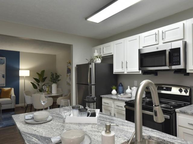 2 BR, 1 BA Apartment 2106 Buechel Bank Rd Unit 17, Louisville, KY 40218
