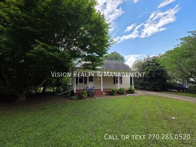 2 BR, 1 BA Apartment 210 Stewart St, Carrollton, GA 30117