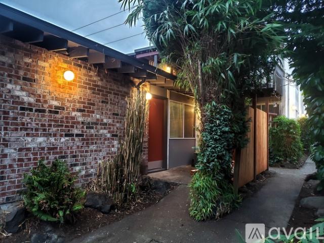 2 BR, 1 BA Apartment 2110 North Oakes Street, Unit 1, Tacoma, WA 98406