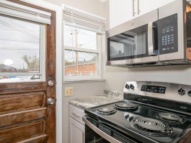 2 BR, 1 BA Apartment 2111 Garfield Avenue, Dubuque, IA 52001