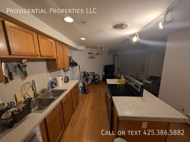 2 BR, 1 BA Apartment 2111 Waverly Place NApt 202, Seattle, WA 98109