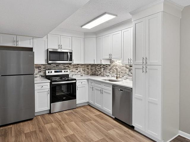 2 BR, 1 BA Apartment 2123 El Verano Cir Unit A, Charlotte, NC 28210