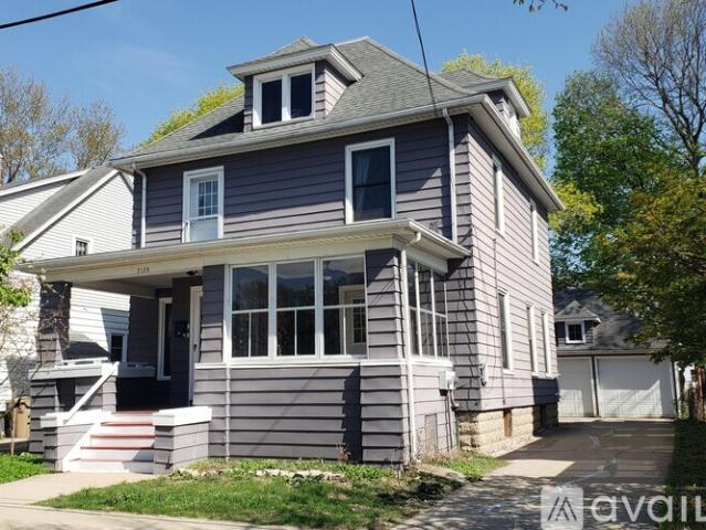 2 BR, 1 BA Apartment 2125 E Washington Ave, Unit 2, Madison, WI 53704
