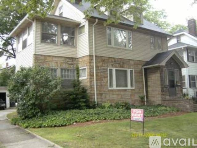 2 BR, 1 BA Apartment 2134 Stillman Rd, Unit 1, Cleveland Heights, OH 44118