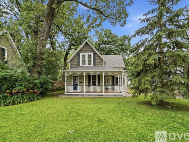 2 BR, 1 BA Apartment 2138 1st Street, White Bear Lake, MN 55110