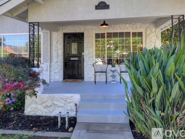 2 BR, 1 BA Apartment 2140 Gerber Ave, Unit A, Sacramento, CA 95817