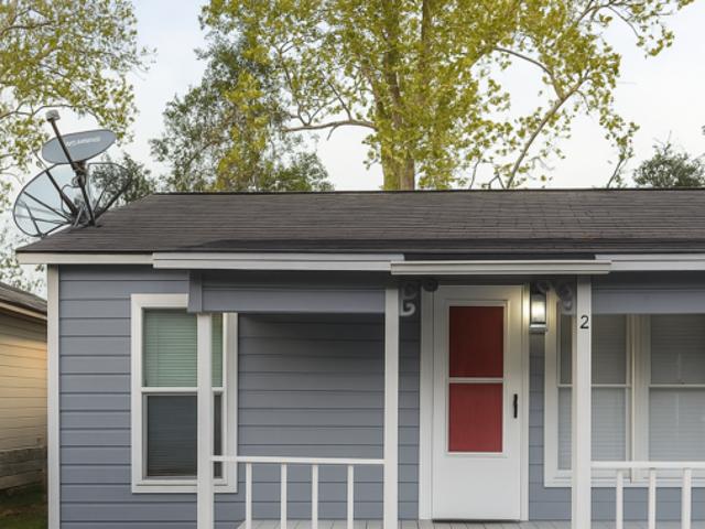 2 BR, 1 BA Apartment 214 W Marion St, Unit 1, Clute, TX 77531