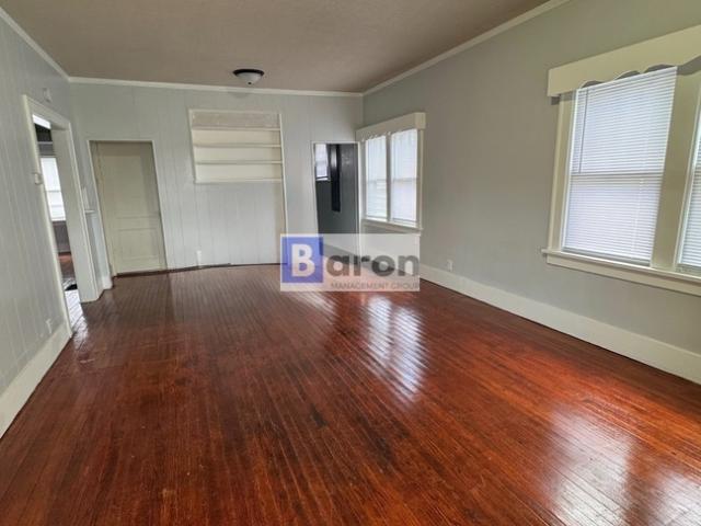 2 BR, 1 BA Apartment 214 Altgeld St, South Bend, IN 46614