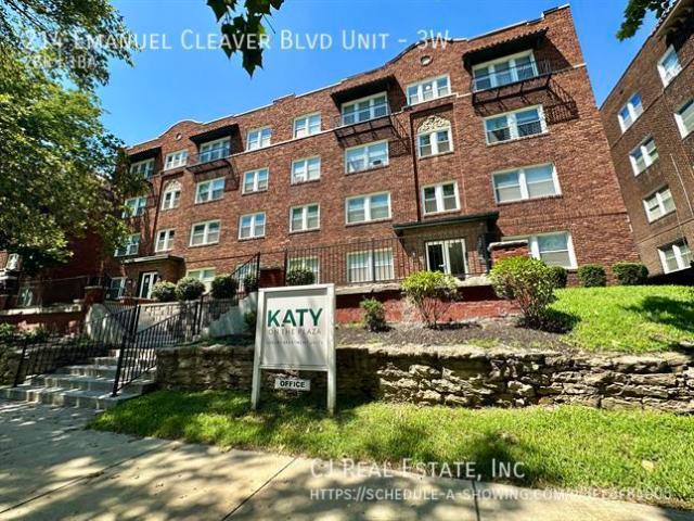2 BR, 1 BA Apartment 214 Emanuel Cleaver Blvd Unit, Kansas City, MO 64112