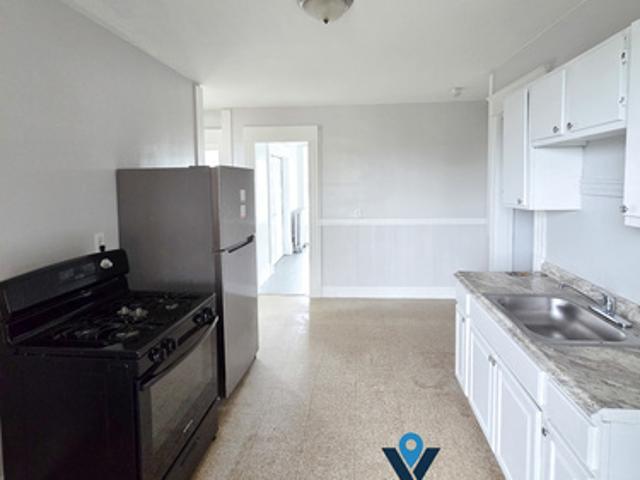 2 BR, 1 BA Apartment 214 Pine St, Unit 5R, Holyoke, MA 01040