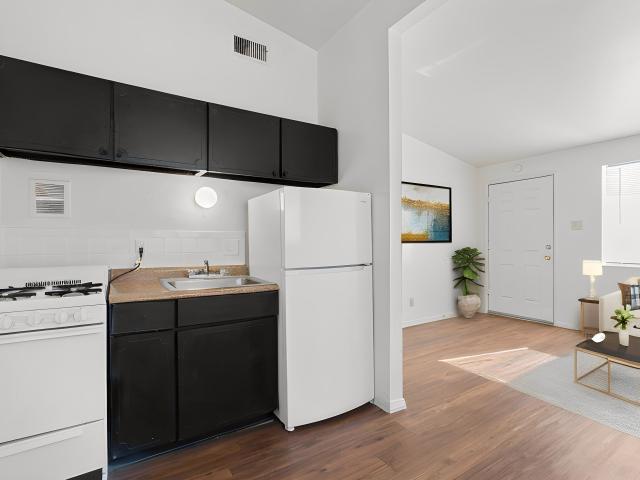 2 BR, 1 BA Apartment 2155 Hecht Dr Unit 9910 A, Saint Louis, MO 63136