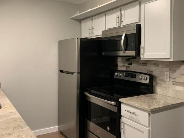 2 BR, 1 BA Apartment 2157 Decker Rd, Walled Lake, MI 48390