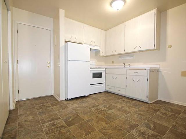 2 BR, 1 BA Apartment 215 Dunlap St S Unit 215 24, Saint Paul, MN 55105