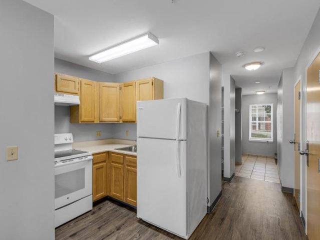 2 BR, 1 BA Apartment 215 Neptune Drive Unit 126 R 10, Brunswick, ME 04011