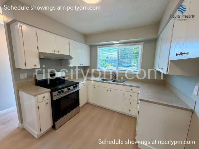2 BR, 1 BA Apartment 21723 Southeast Alder Drive Unit, Gresham, OR 97030