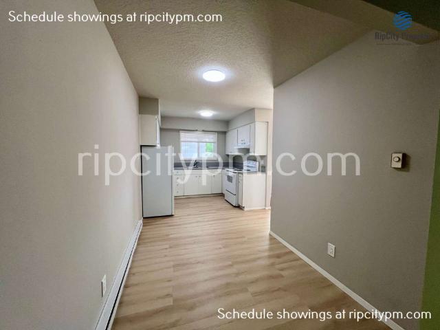 2 BR, 1 BA Apartment 21723 Southeast Alder Drive Unit, Gresham, OR 97030