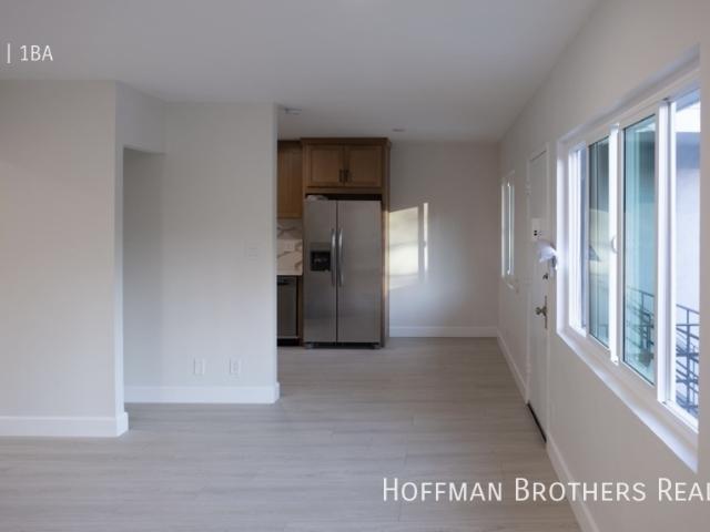 2 BR, 2 BA Apartment 2175 Ripple St, Los Angeles, CA 90039