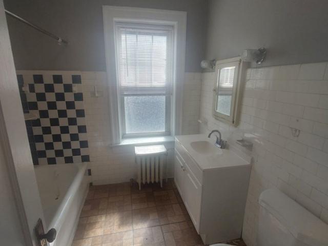 2 BR, 1 BA Apartment 218 Twin Oaks Road Unit 218 02, Akron, OH 44313