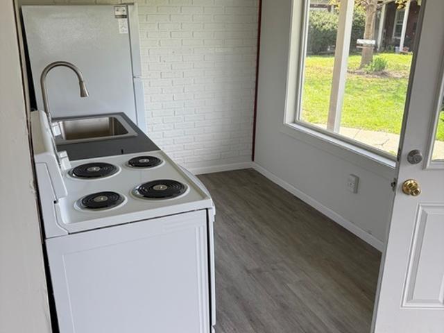 2 BR, 1 BA Apartment 218 E River St, Unit 1, Rockton, IL 61072