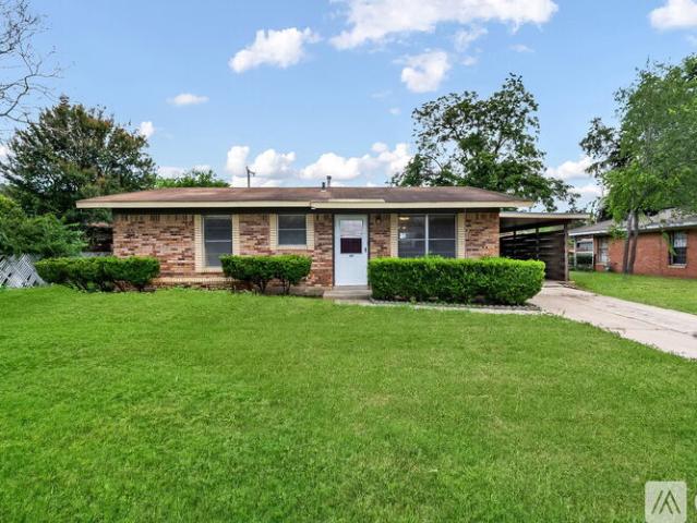 2 BR, 1 BA Apartment 218 E Villaret Blvd, San Antonio, TX 78221