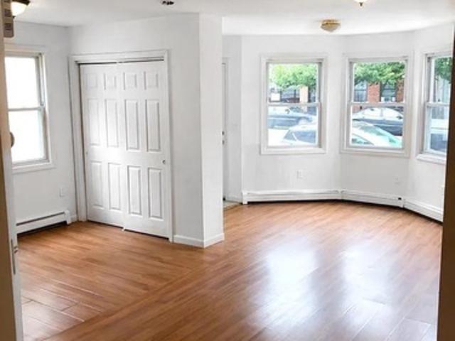 2 BR, 1 BA Apartment 219 A Targee Street, Staten Island, NY 10304
