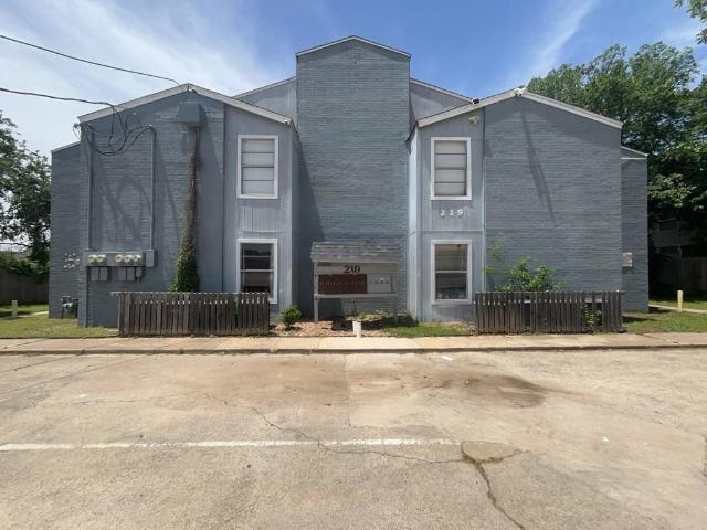 2 BR, 1 BA Apartment 219 Fry Street, Denton, TX 76201