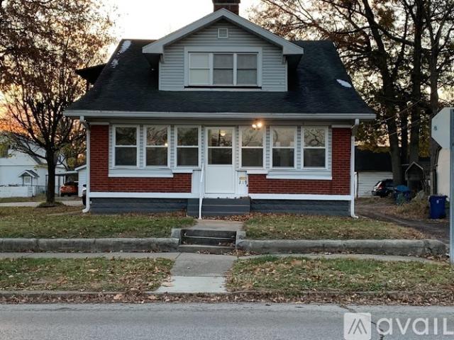 2 BR, 1 BA Apartment 219 S 19th St, Unit A, Terre Haute, IN 47807