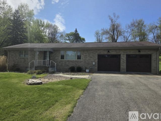 2 BR, 1 BA Apartment 219 Sunset Drive, Beaver Falls, PA 15010