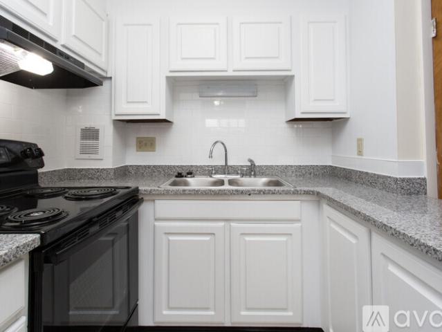 2 BR, 1 BA Apartment 21 Lakeview Gardens, Unit 918, Natick, MA 01760