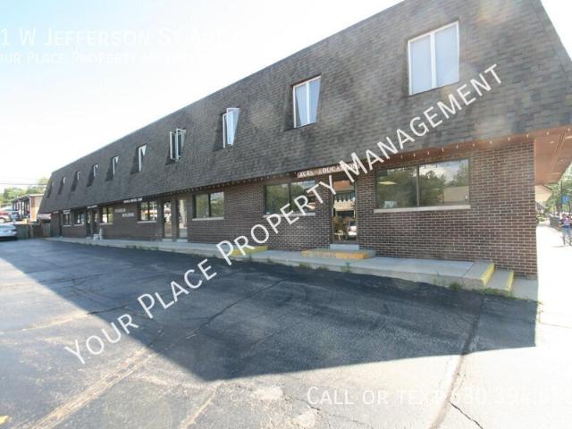 2 BR, 1 BA Apartment 21 W Jefferson St Apt B, Oswego, IL 60543