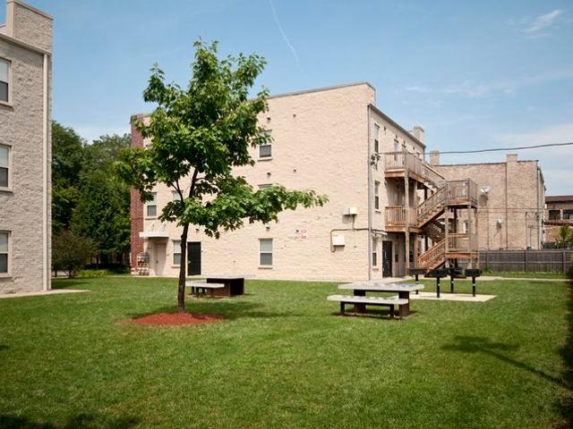 2 BR, 1 BA Apartment 223 E 41st St Unit 4 0028, Chicago, IL 60653