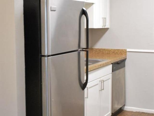 2 BR, 1 BA Apartment 2200 West Lowden Street, Fort Worth, TX 76110