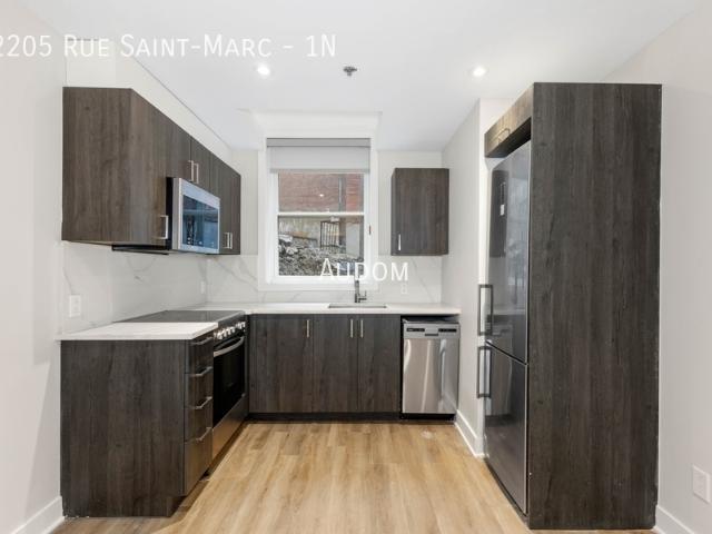 2 BR, 1 BA Apartment 2205 Rue Saint Marc, MontrÃ©al, QC H3H 2G9